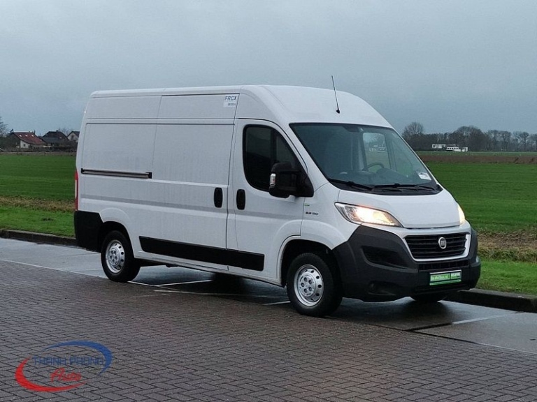 Có nên mua xe van cũ? Kinh nghiệm mua xe van tốt, rẻ 2025