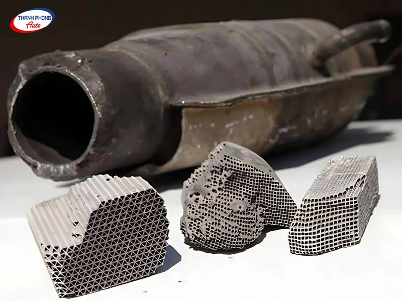 Automotive exhaust gas filters: structure, principle, and usage notes.
